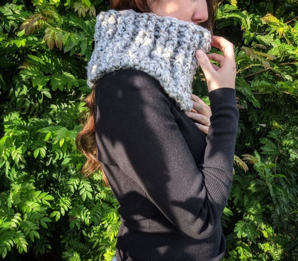 1 Hour Chunky Crochet Cowl | Jewels and Jones