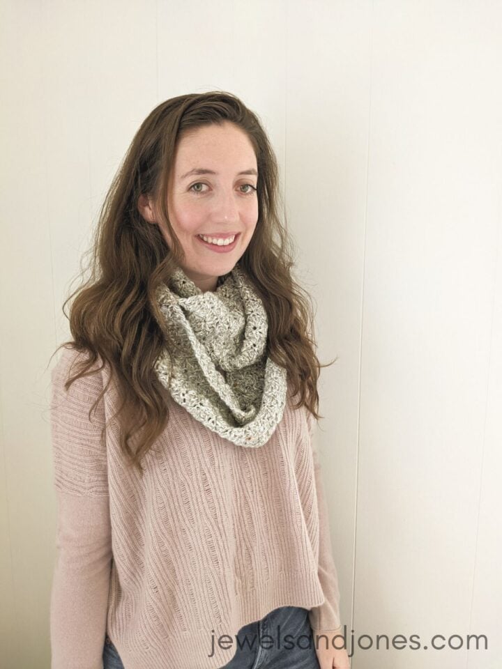 Free Crochet Shell Stitch Infinity Scarf Pattern | Jewels and Jones
