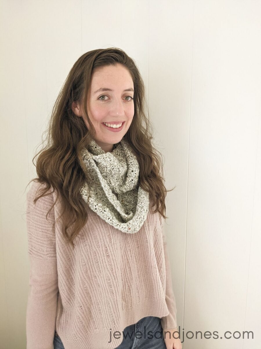 Free Crochet Shell Stitch Infinity Scarf Pattern | Jewels and Jones