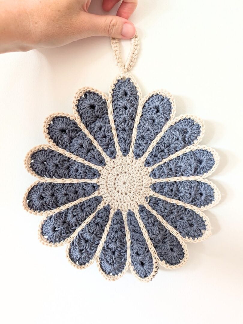 Free Crochet Flower Potholder Pattern | Jewels and Jones