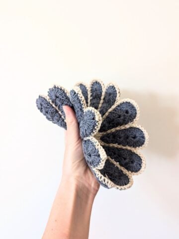 Free Crochet Flower Potholder Pattern | Jewels and Jones